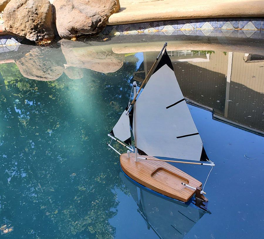 Lug Rigged Sloop Model Kit - Cricket