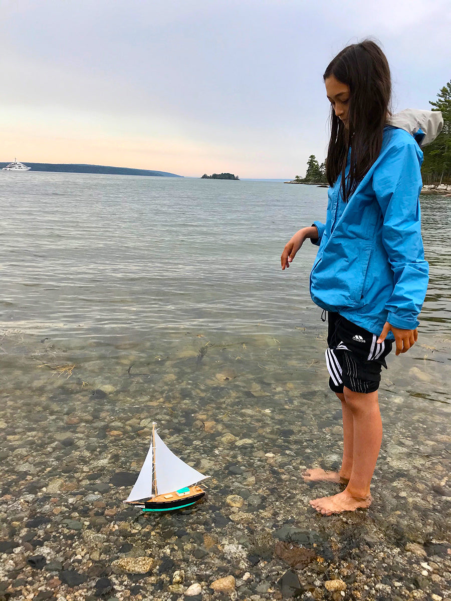 Skipjack 12" Sailboat Model Kit